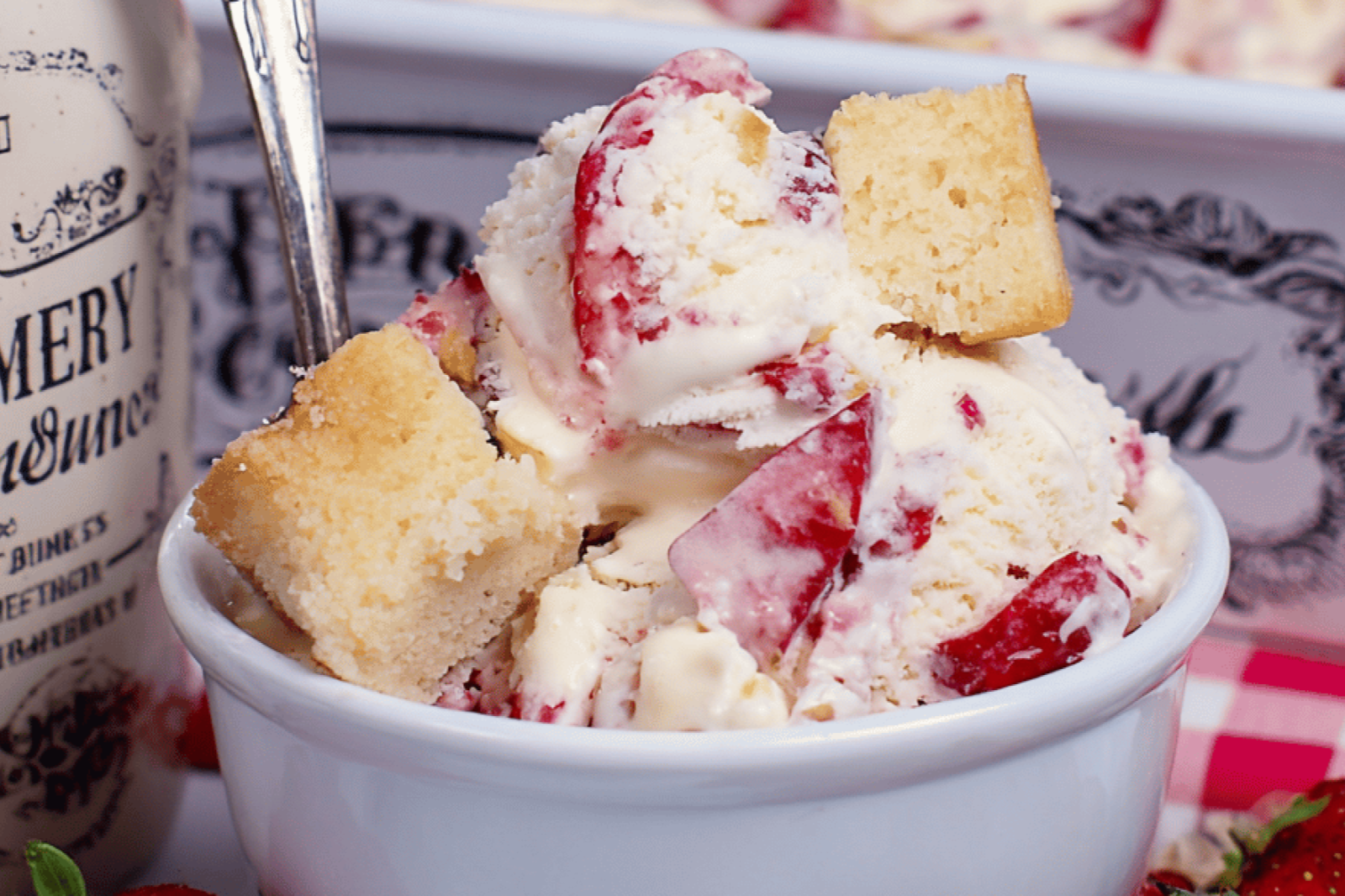 Creamy Strawberry Shortcake Ice Cream No Machine – spoonsway.com