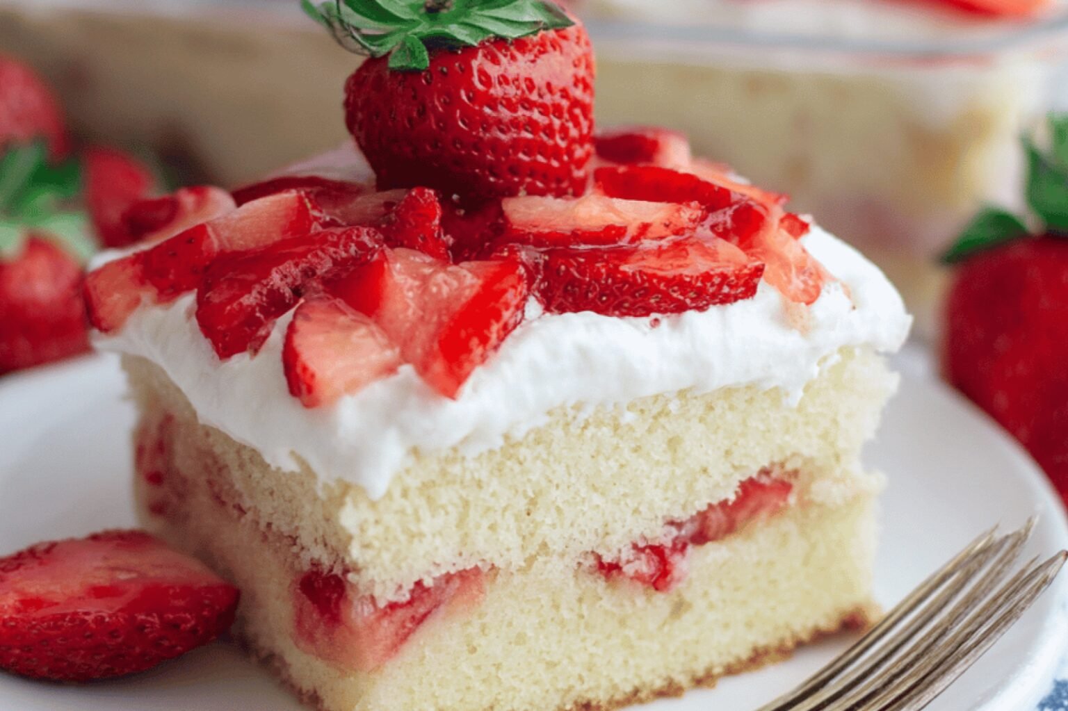 Strawberry Shortcake Dream with Cream Cheese Frosting - spoonsway.com